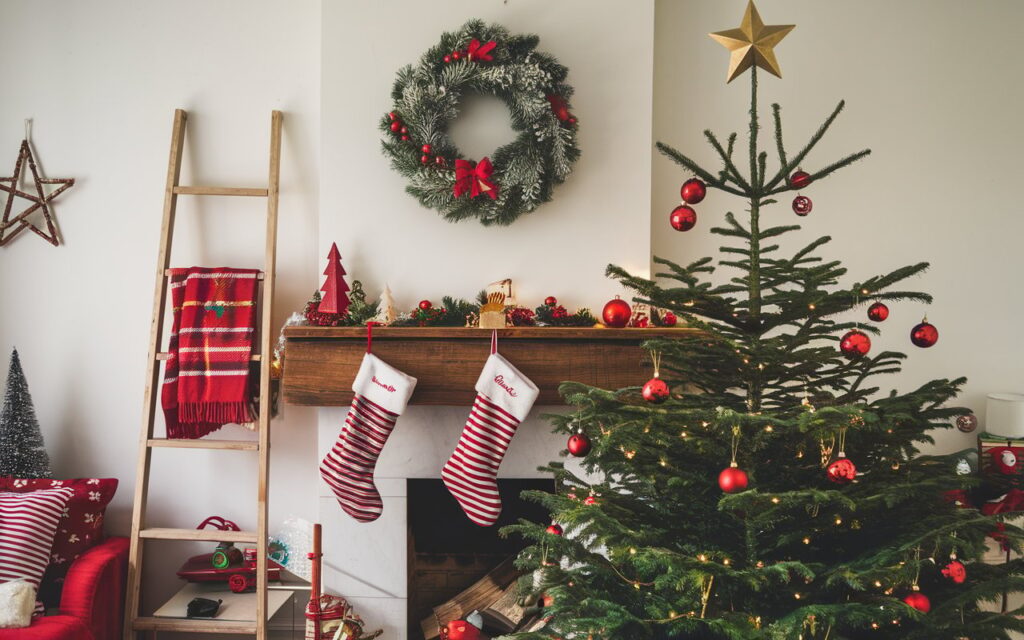 10 Easy DIY Christmas Room Decor Ideas